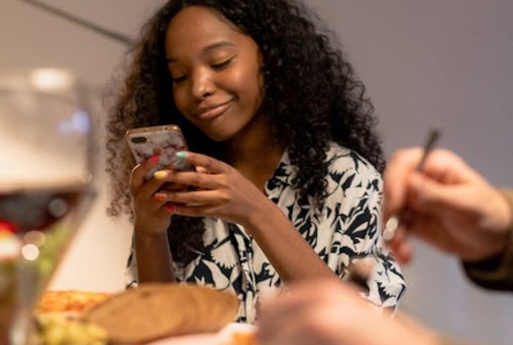 10 Acts That Are No Longer Considered Bad Manners