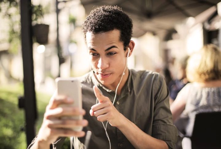 10 Acts That Are No Longer Considered Bad Manners