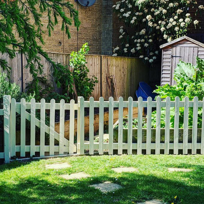 10 Interesting Wood Fence Ideas