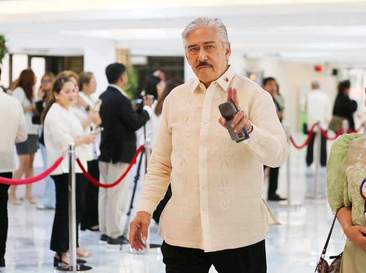 Senate minority bloc holds first caucus