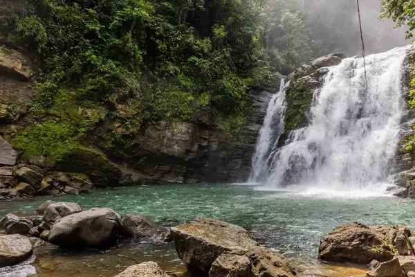 16 famous waterfalls across the Americas