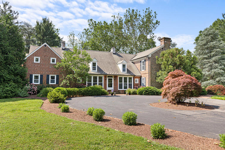‘Cable Cowboy’ John Malone Is Selling Off a Piece of His Massive ...