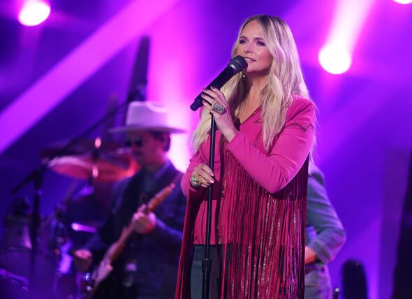 Miranda Lambert goes viral after on-stage wardrobe malfunction
