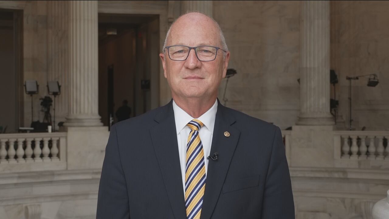 GOP senator hopes Trump will 'extend' trade deal deadline with Canada ...