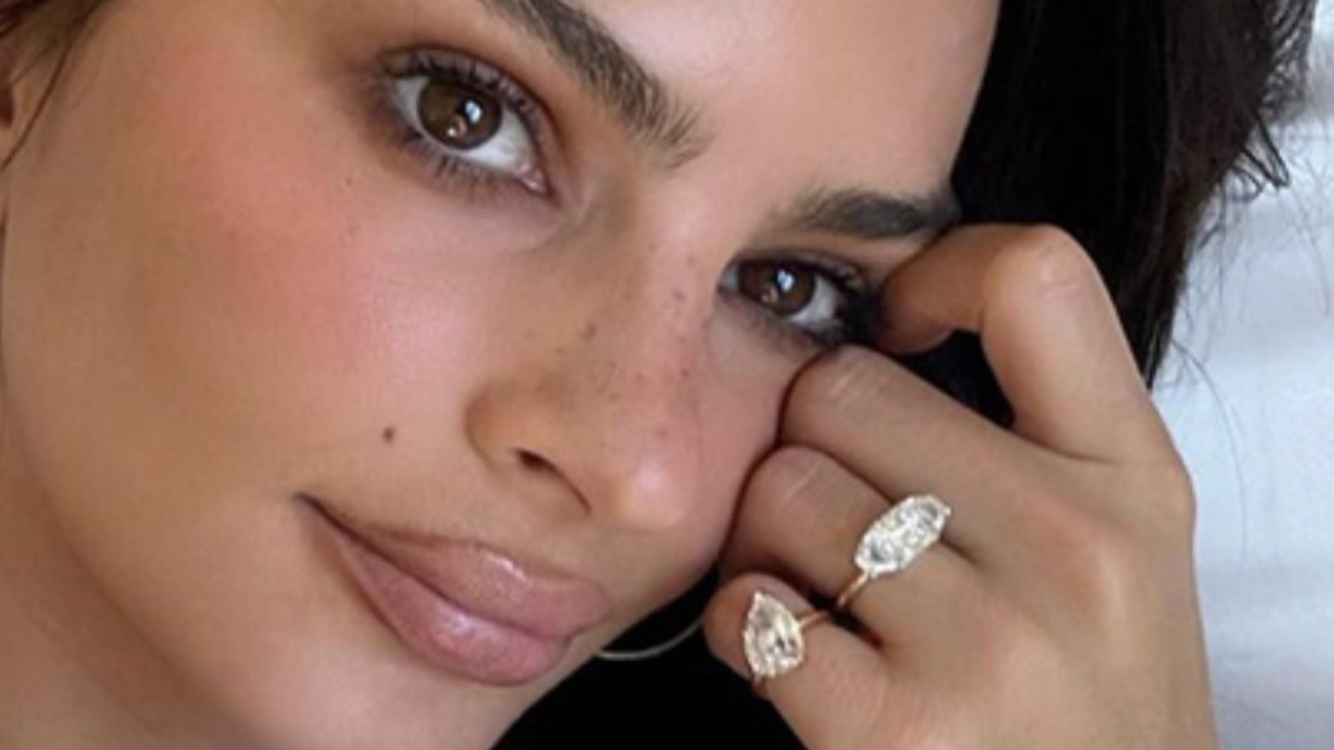 The “pinky ring,” the feminist jewel worn by celebrities