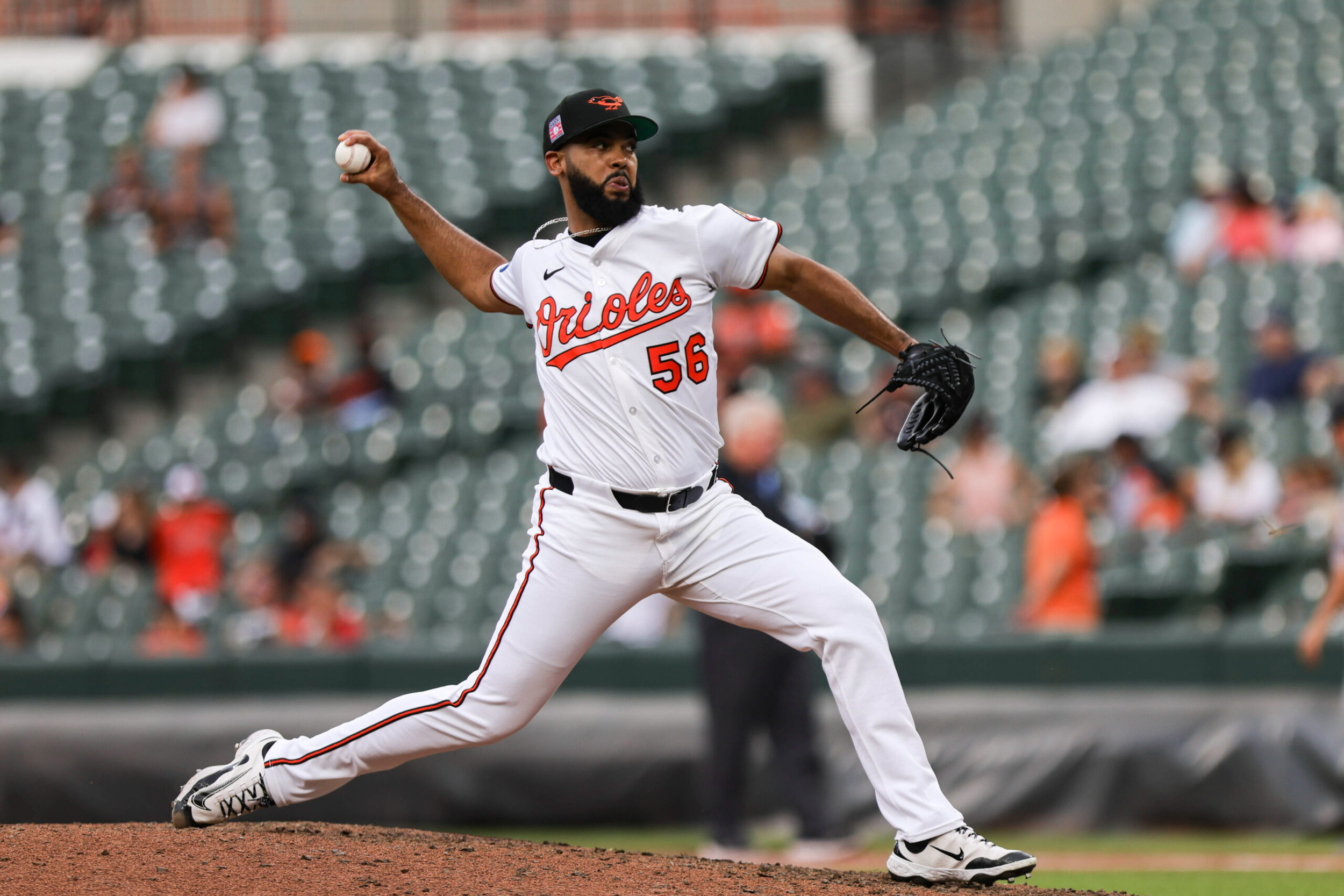 Blue Jays acquire Seranthony Domínguez from Orioles for Juaron Watts-Brown