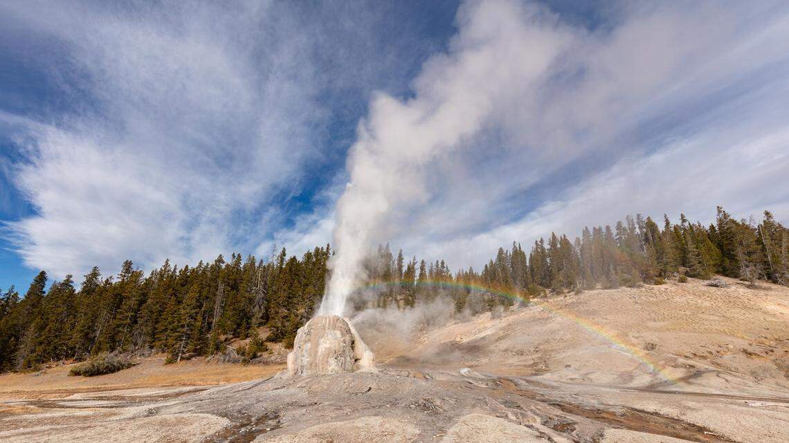 17-year-old hiker burns foot in Yellowstone thermal area near Old Faithful