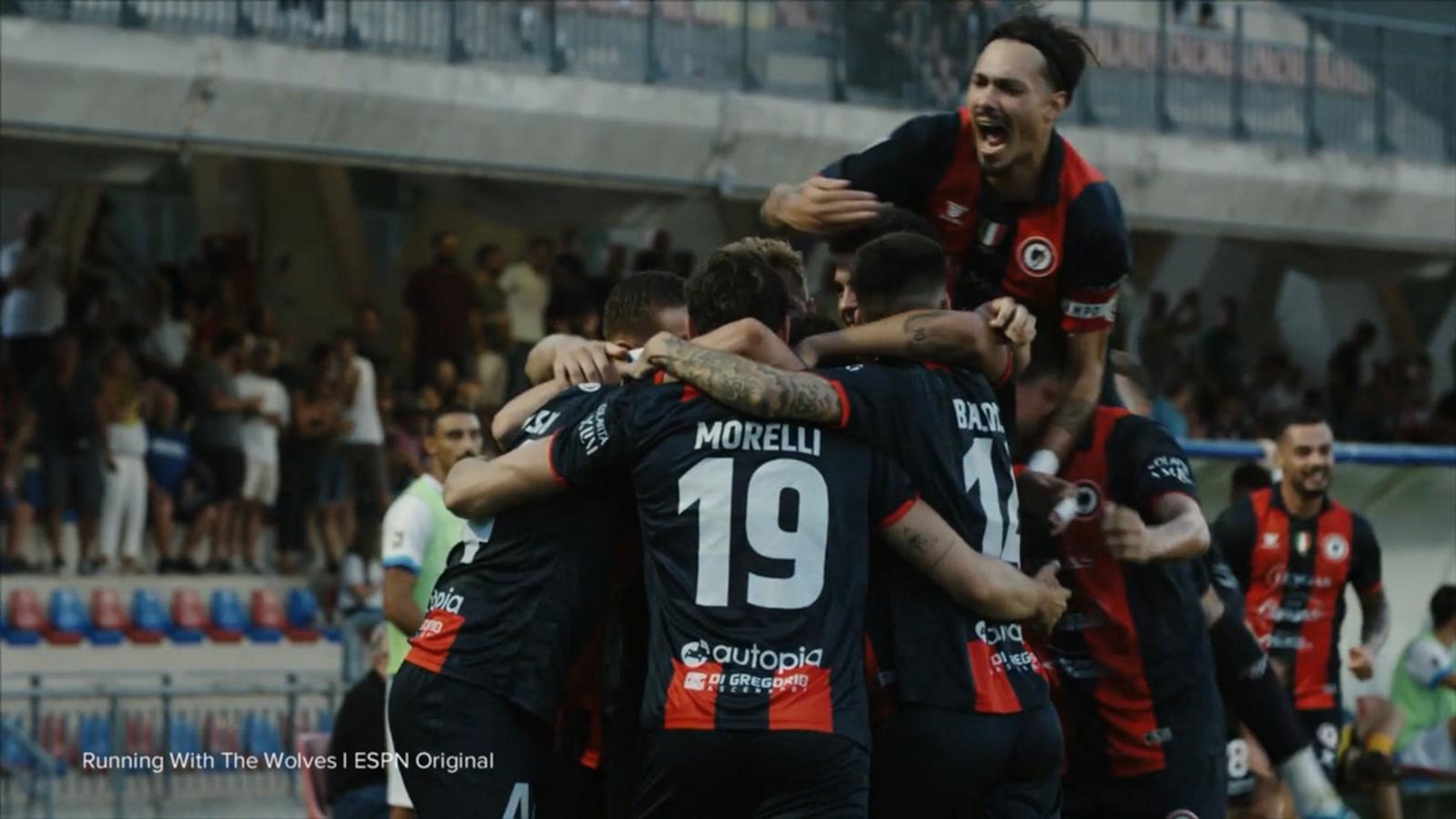 Kelly Ripa, Mark Consuelos tell David Muir about docuseries 'Running ...