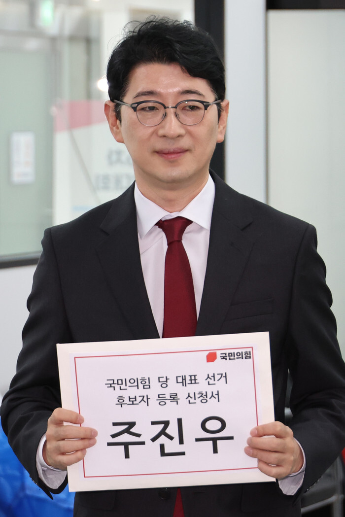 Candidate in opposition party leadership race