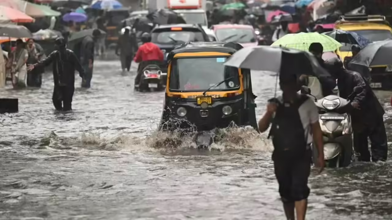 Mumbai monsoon weather update: Rain, humidity, and tips for staying dry