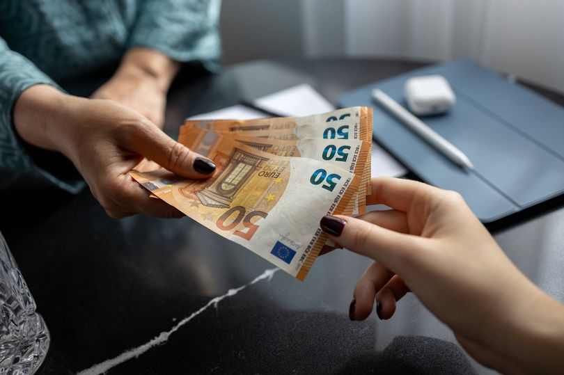 Woman checks three places for cheapest foreign currency - one had ...