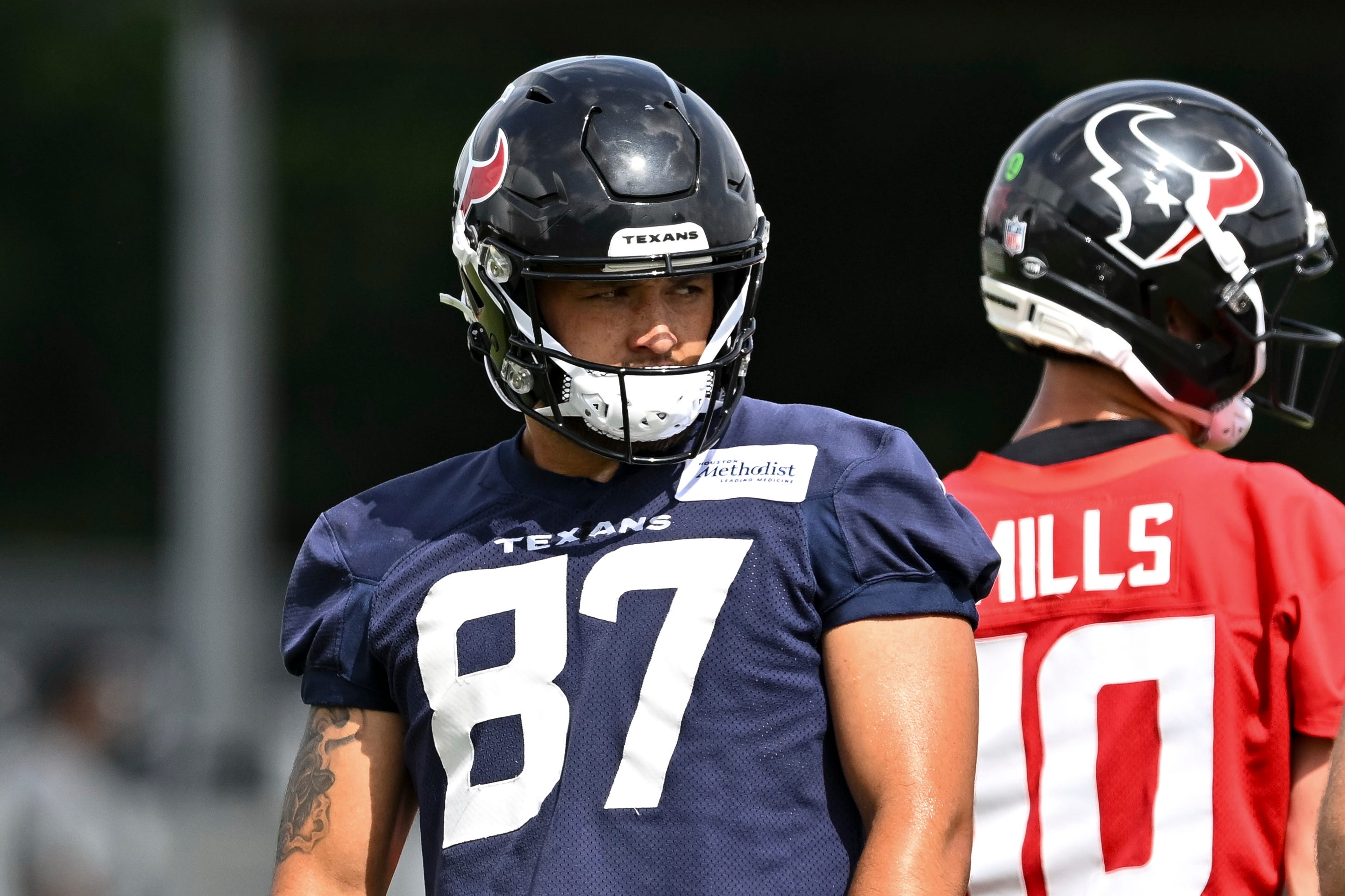 Texans TE Dalton Schultz praises Cade Stover's growth entering Year 2