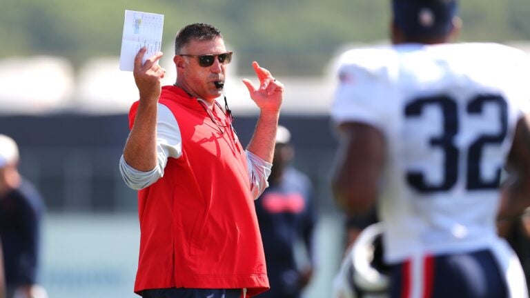 What Mike Vrabel said about Joe Mazzulla stopping by Patriots practice