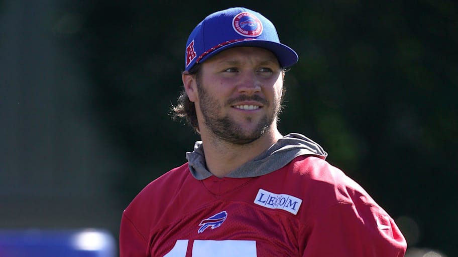 Bills QB Josh Allen has unreal gesture seeing little girl crying at ...