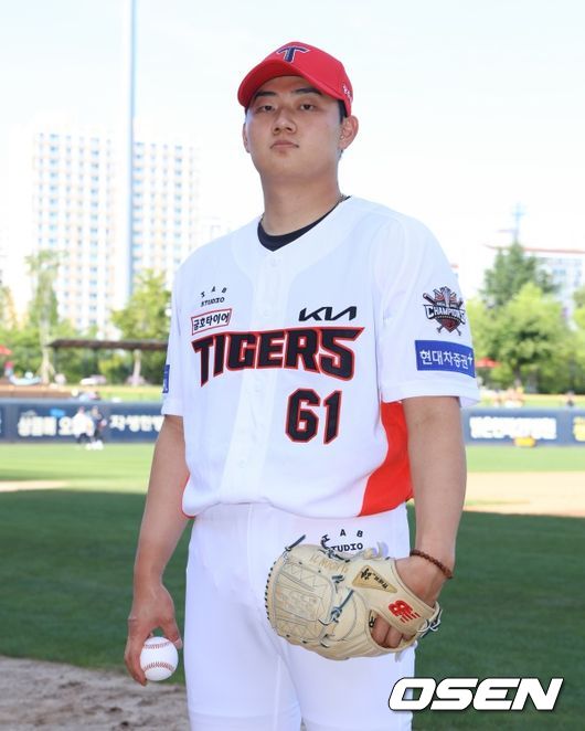 '눈물의 트레이드' 김시훈, 투런포 멋쩍은 이적 신고...한재승은 호언장담 "154km 던지겠다"