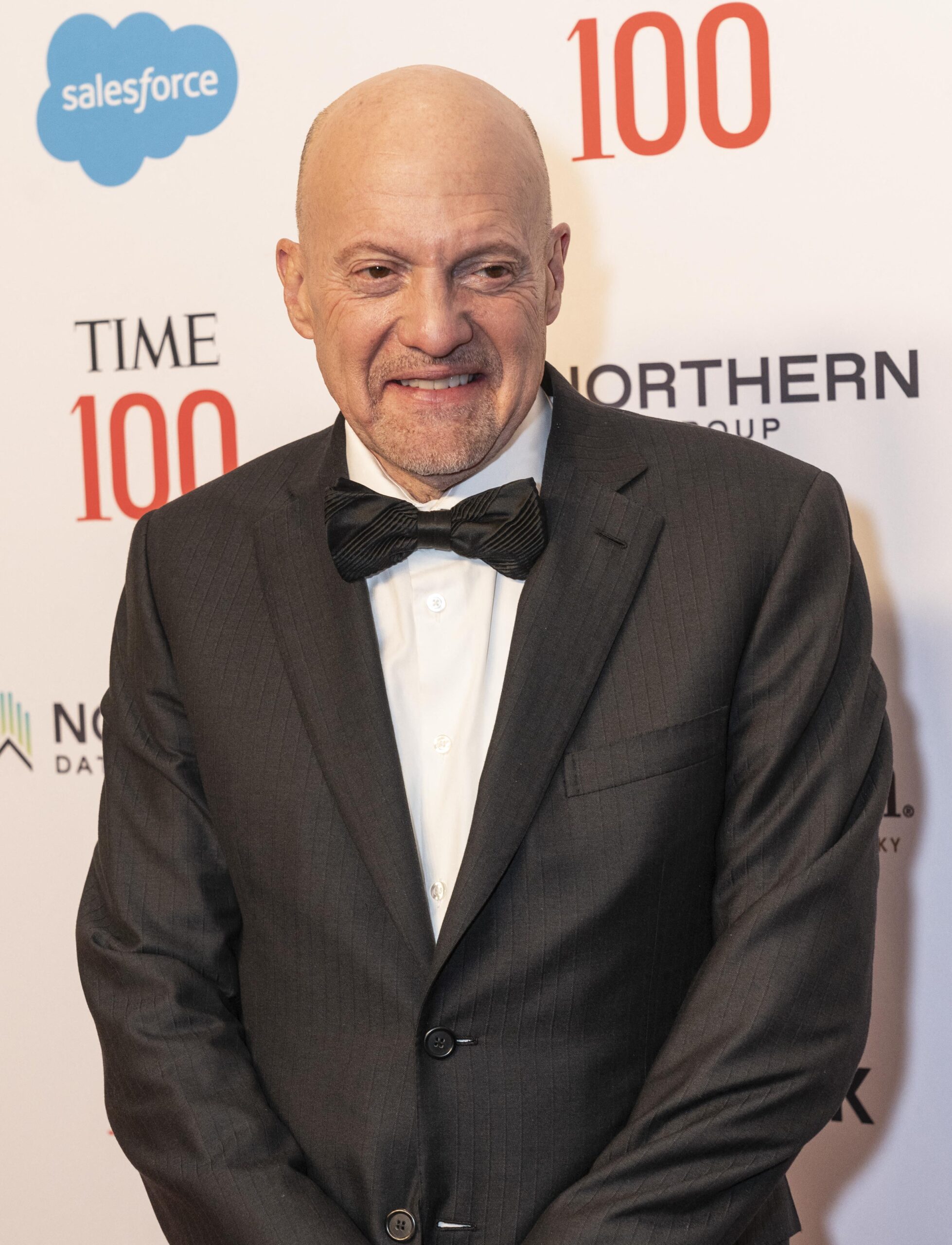 Jim Cramer loses control while gushing over Trump