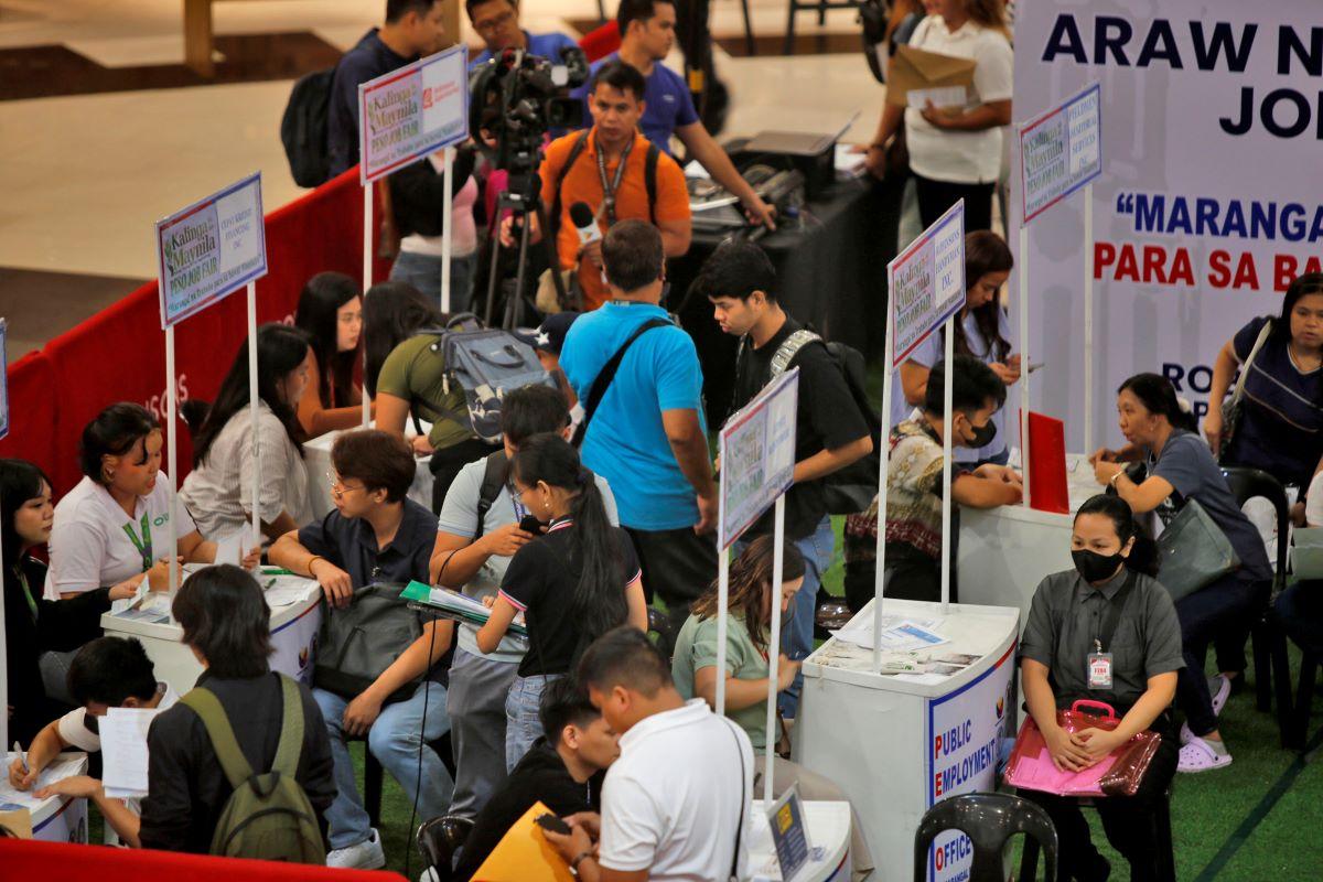 Jobless Filipinos declined to 2.03M in August 2025 —PSA