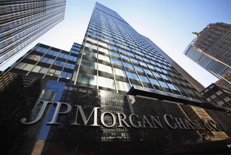 Jim Cramer on JPMorgan: “Should Be a Usual Superb Quarter”