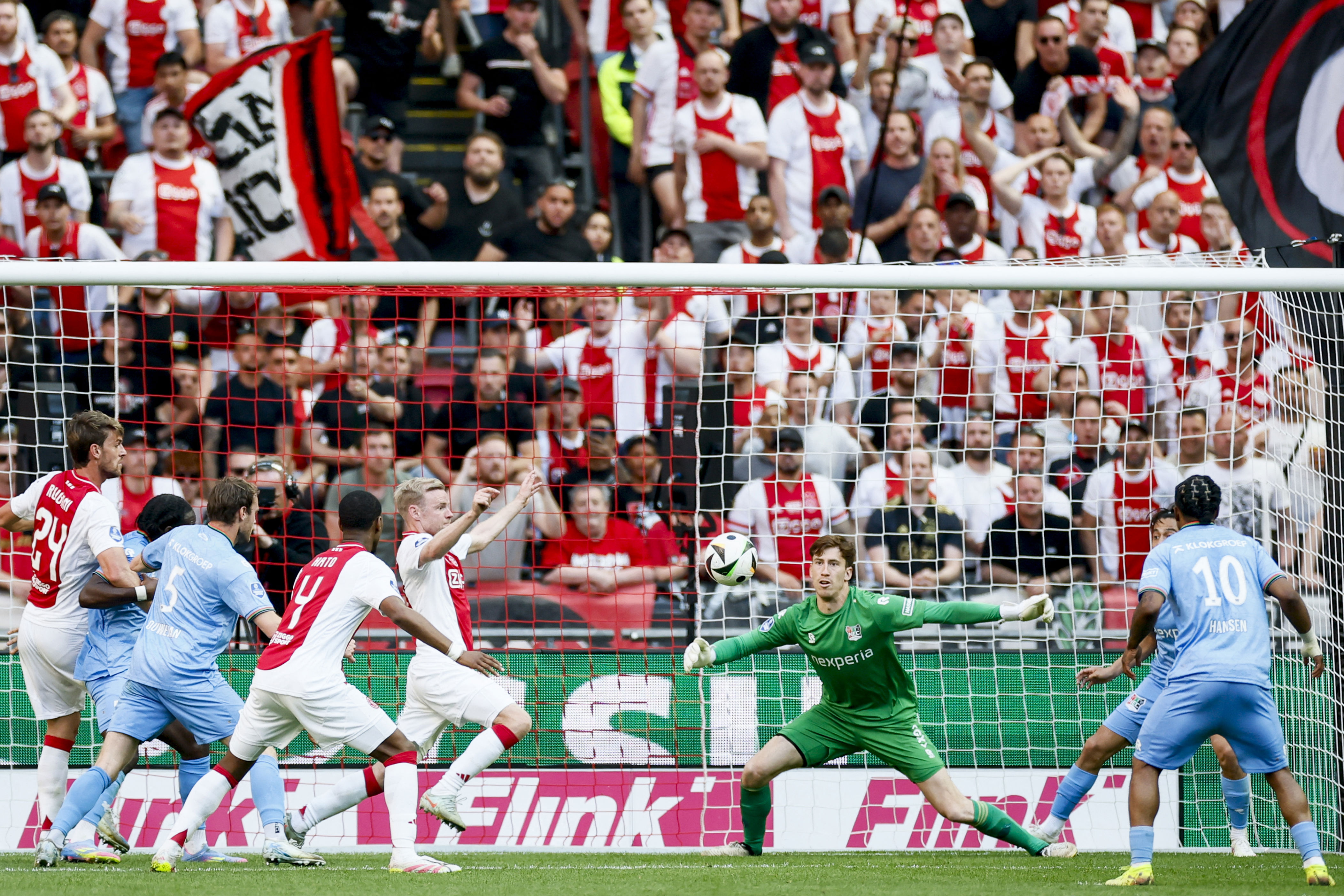 Who is Robin Roefs? Everything you need to know about Sunderland ...