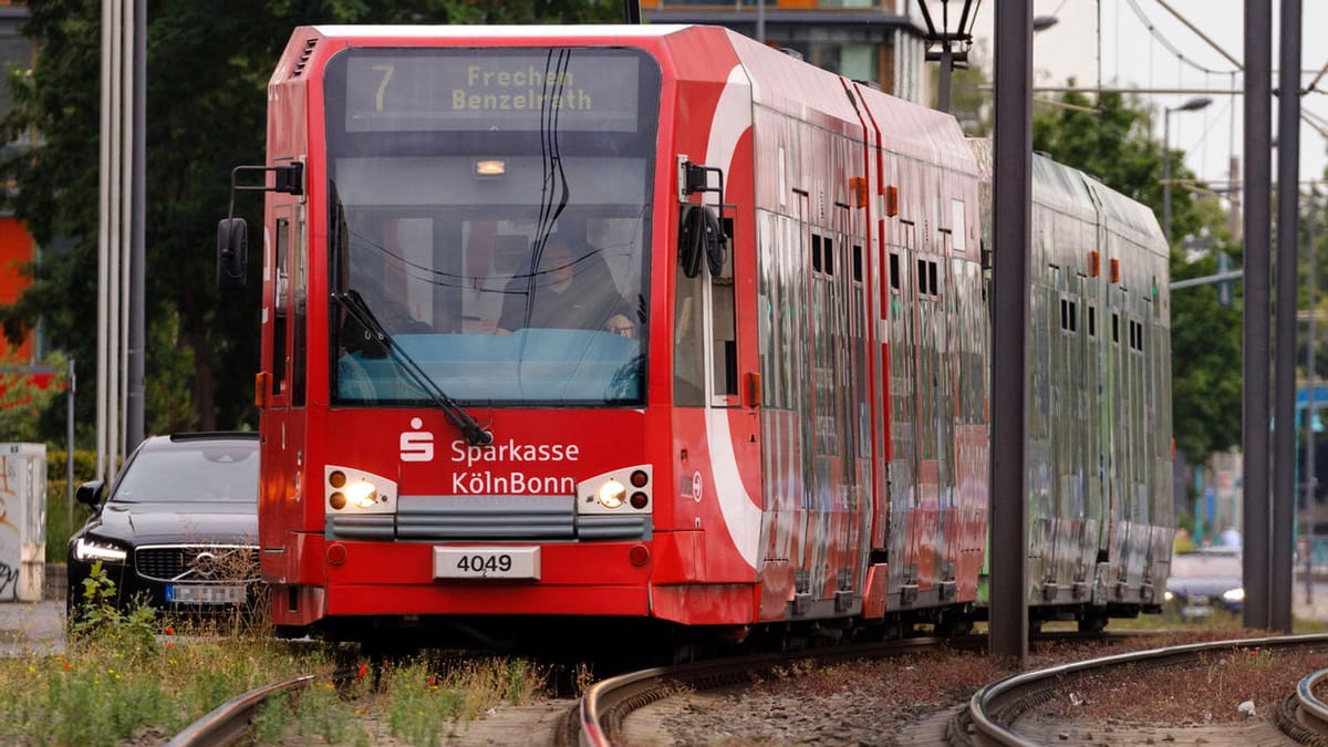 Köln: Notfall-Bauarbeiten an der Haltestelle "Porz Markt"