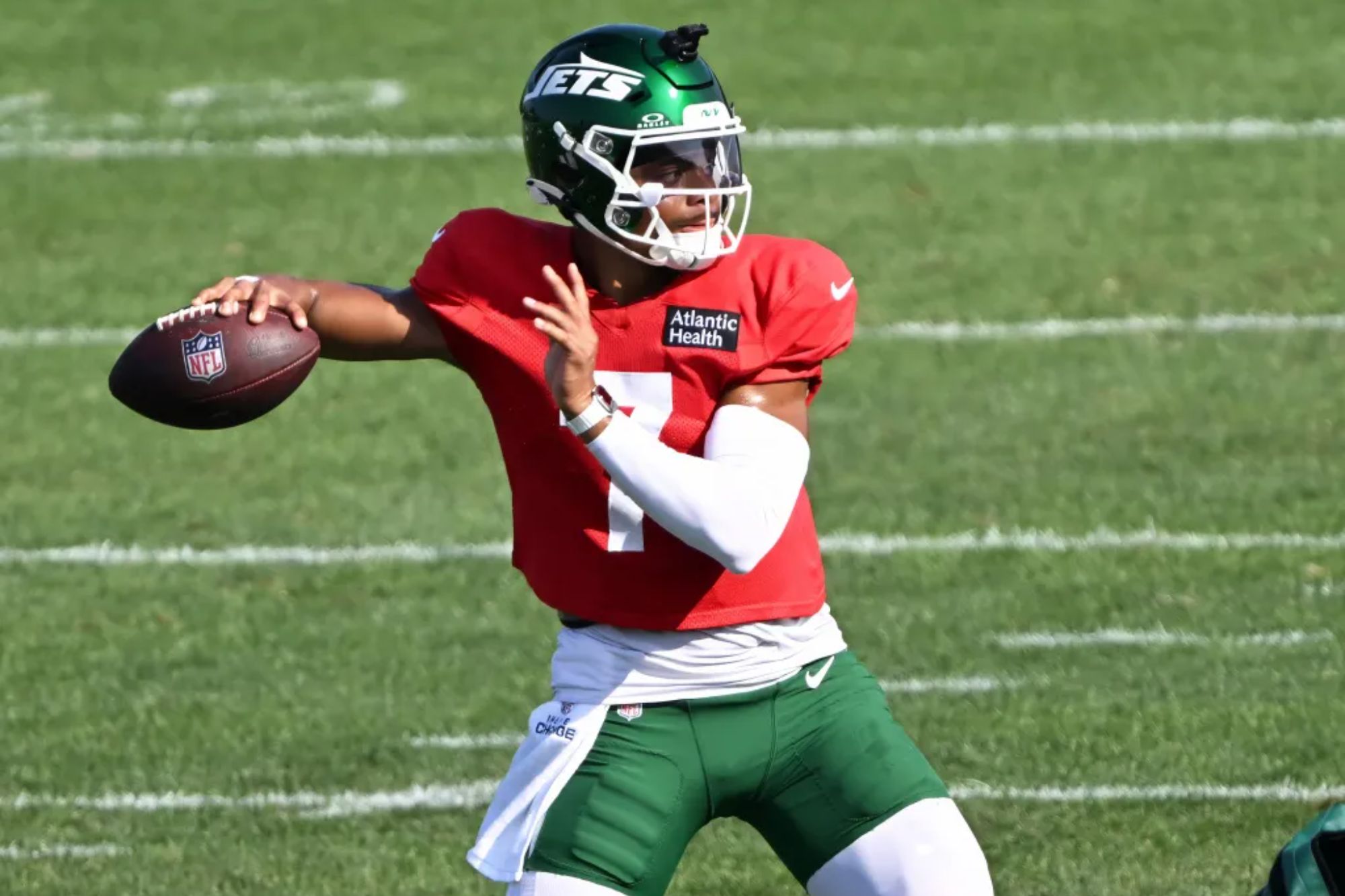 Justin Fields showing no ill effects from his dislocated toe