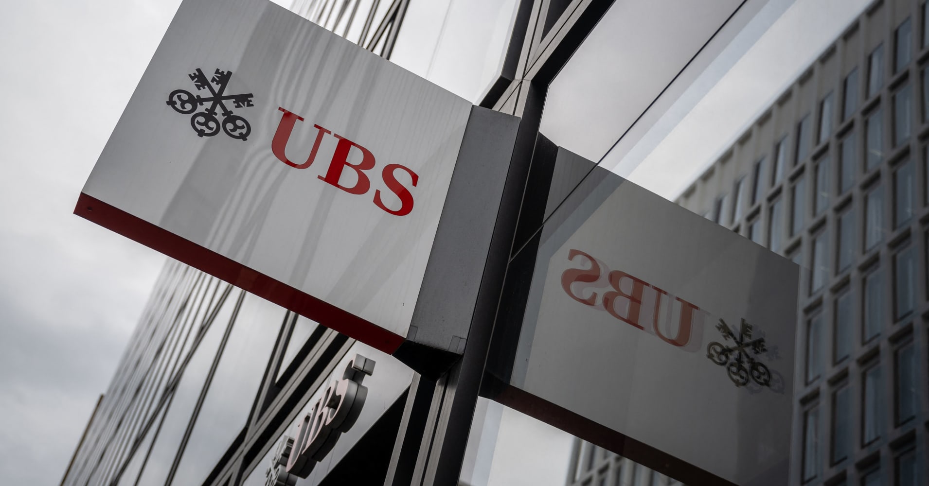 UBS posts net profit beat as market volatility boosts trading
