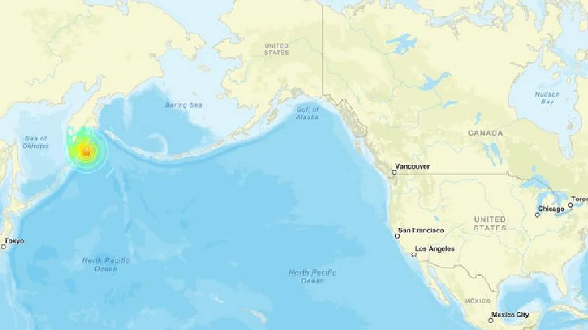 Latest: Tsunami hits Russia's islands, Japan after 8.8-magnitude ...