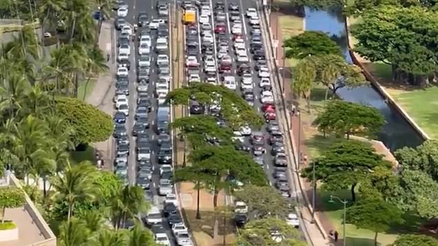 Gridlock traffic in Hawaii's Honolulu as people scramble to higher ...