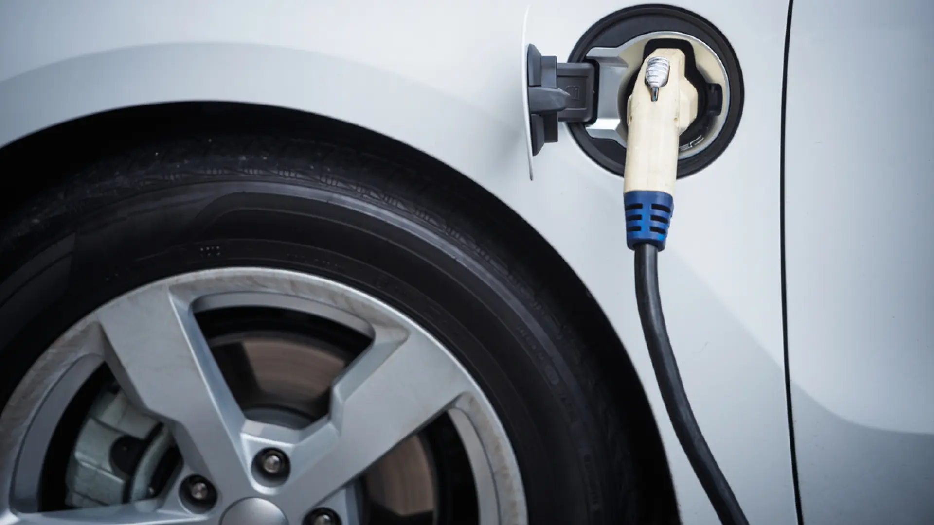 Lo que debes saber si viajas en agosto con un coche eléctrico y quieres ...