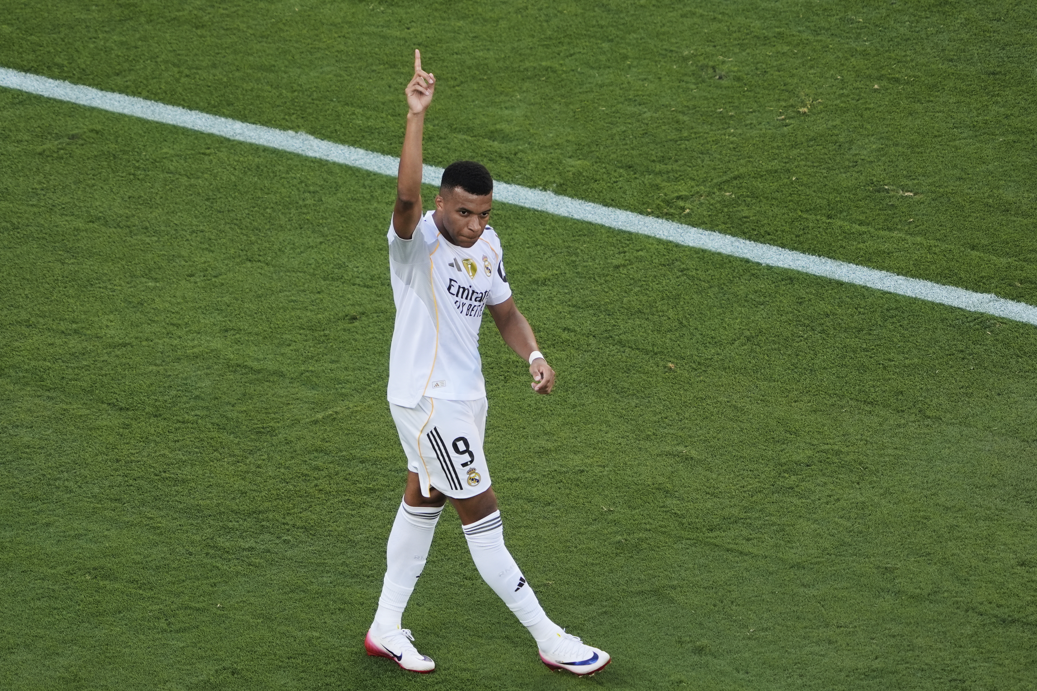 Mbappé tar over ikonisk nummer i Real Madrid