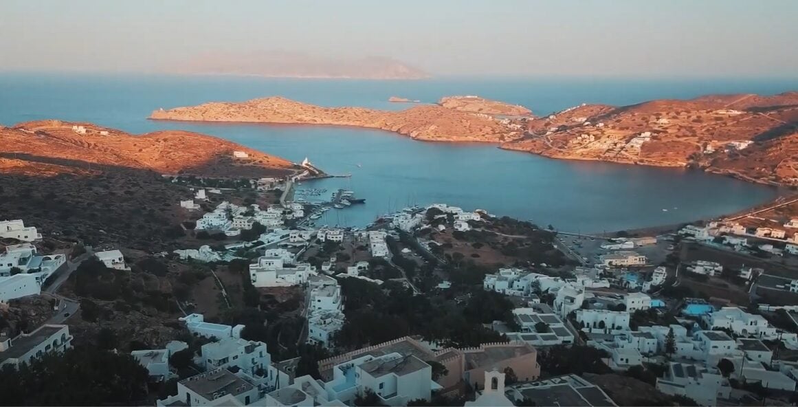 Το ελληνικό νησί που τα ξένα ΜΜΕ αποκαλούν την «αποκάλυψη» του φετινού ...