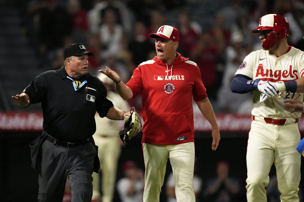 Moncada's clutch hit highlights 4-run rally that lifts Angels over ...