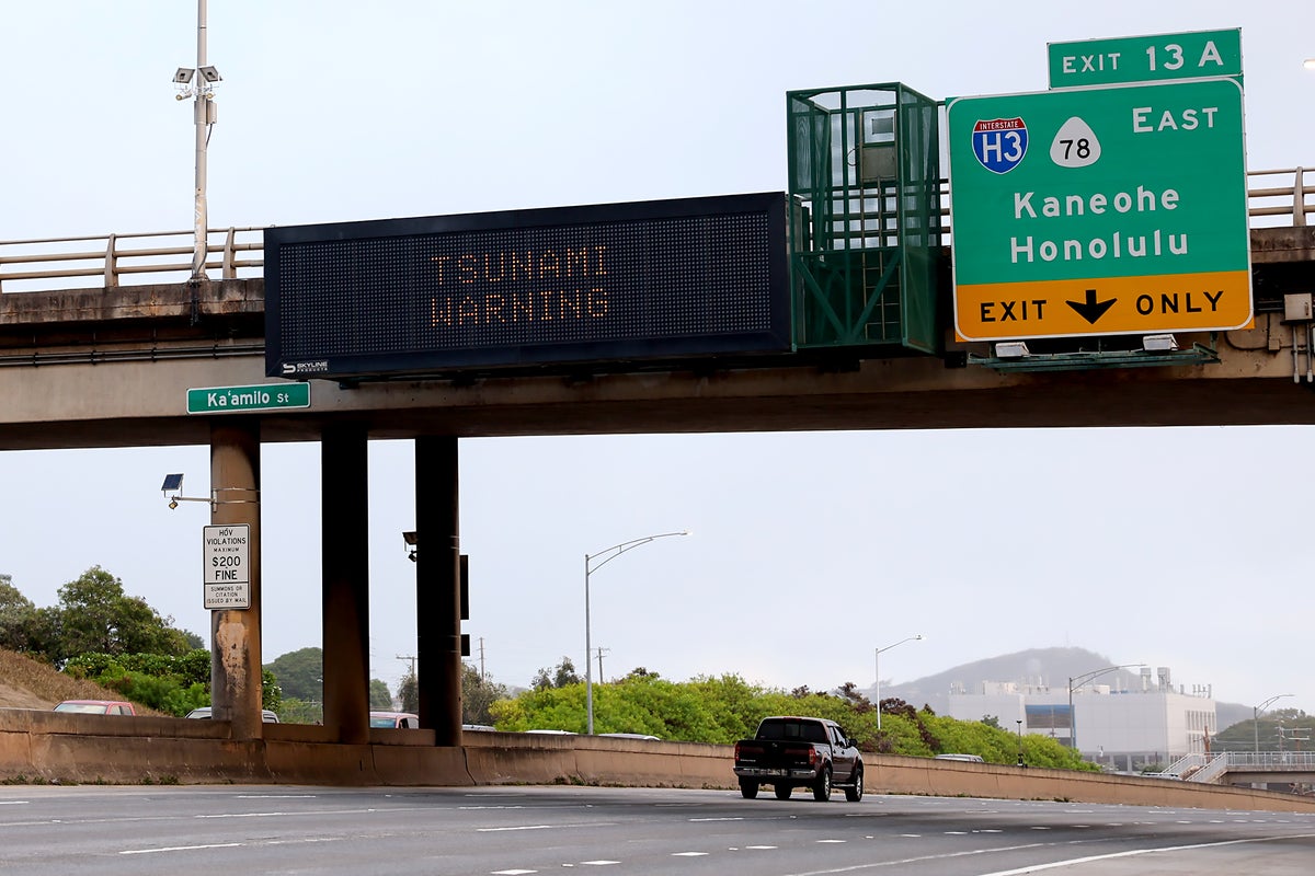 Watch: Tsunami waves hit Hawaii and head for US west coast after ...