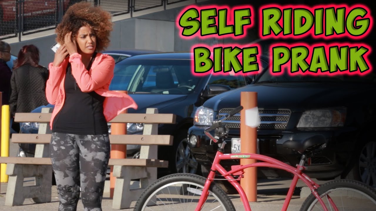 A self riding bike surprises people in public