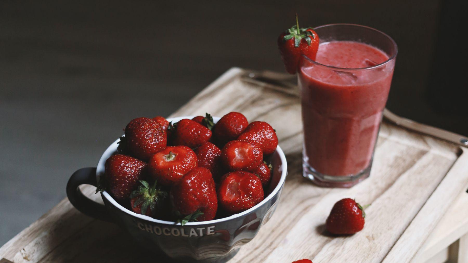 Um sumo natural é mais saudável do que comer a fruta sozinha? Triture ...