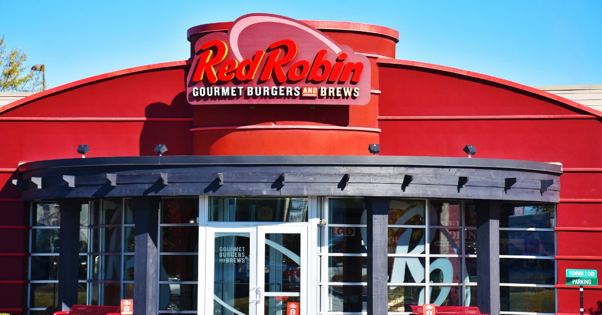 15 Delicious Deals That Make Eating at Red Robin More Than Worth the Trip