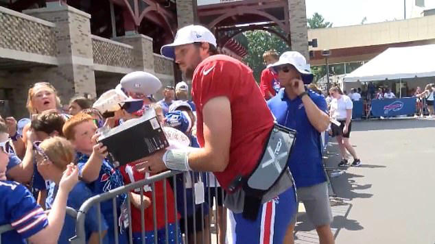 Josh Allen consoles crying girl in touching scene at Bills training camp