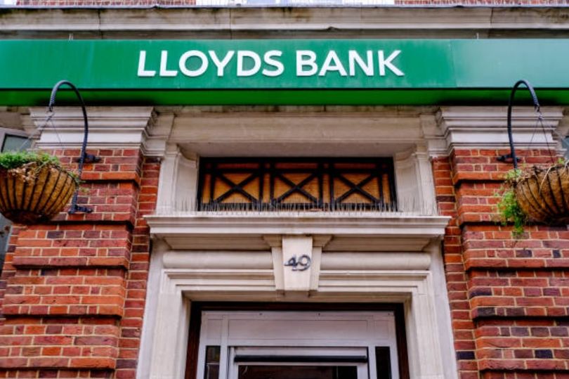 Lloyds Bank issues warning to thousands of credit card holders over ...