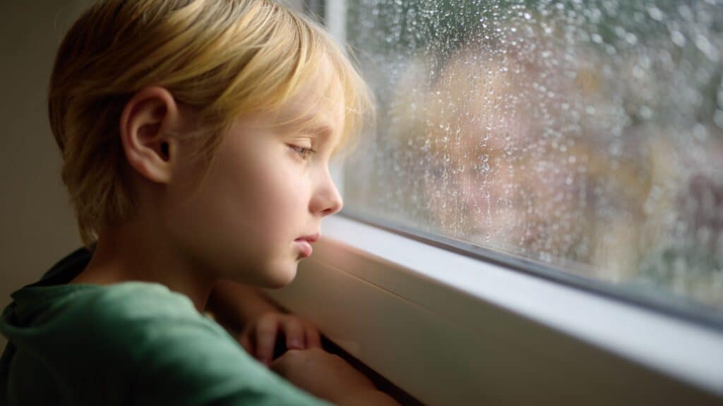 18 childhood struggles that were signs of poverty