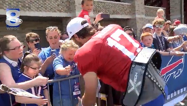 Josh Allen consoles crying girl in touching scene at Bills training camp