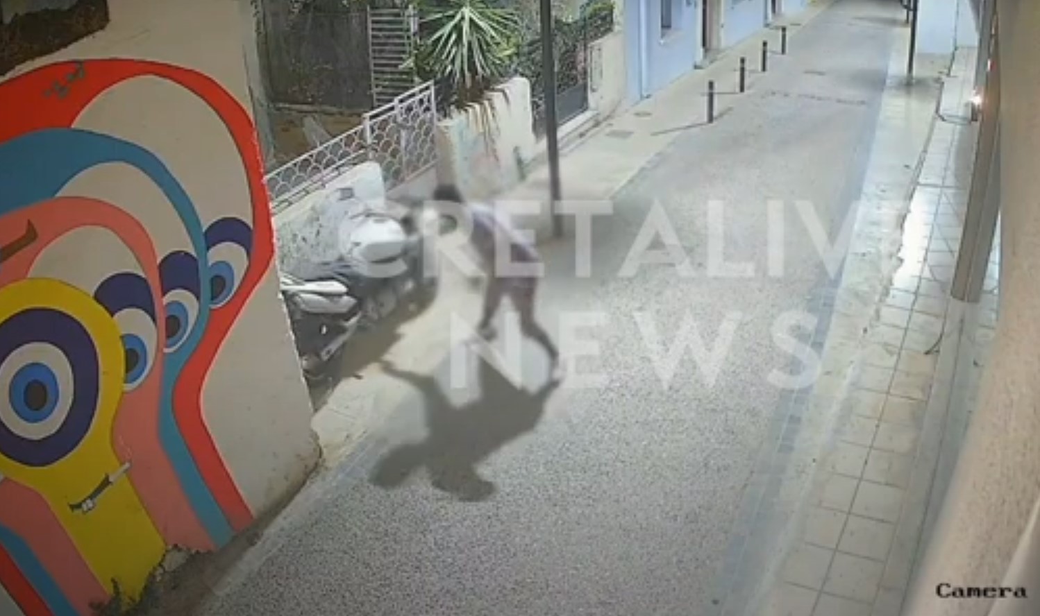 Ηράκλειο: Άνδρας σε κατάσταση αλλοφροσύνης ρίχνει στο οδόστρωμα ...