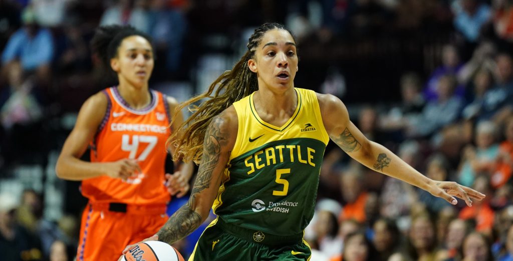 WNBA player praises rival league