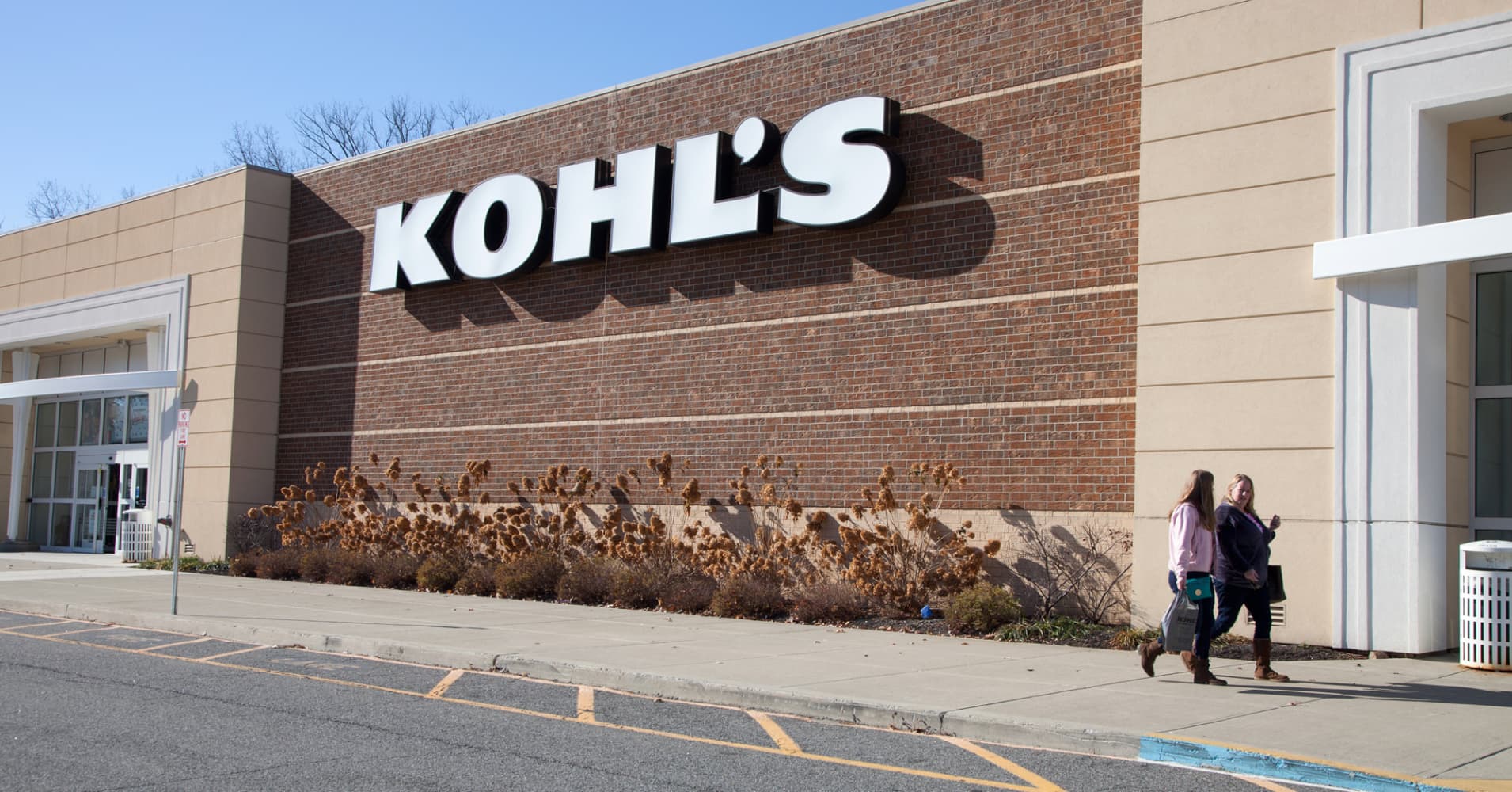 How companies like Kohl's become a meme stock
