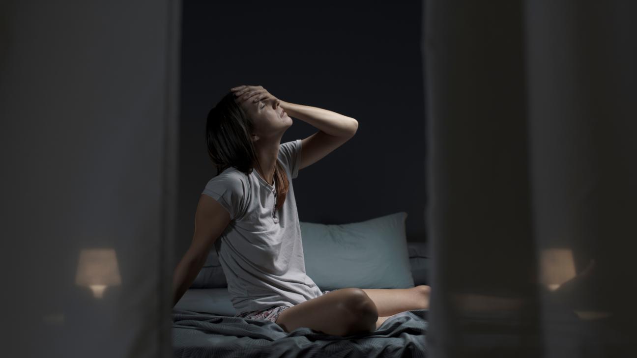Ξυπνάς κάθε βράδυ την ίδια ώρα; Σύμφωνα με διατροφολόγο, το σώμα σου ...