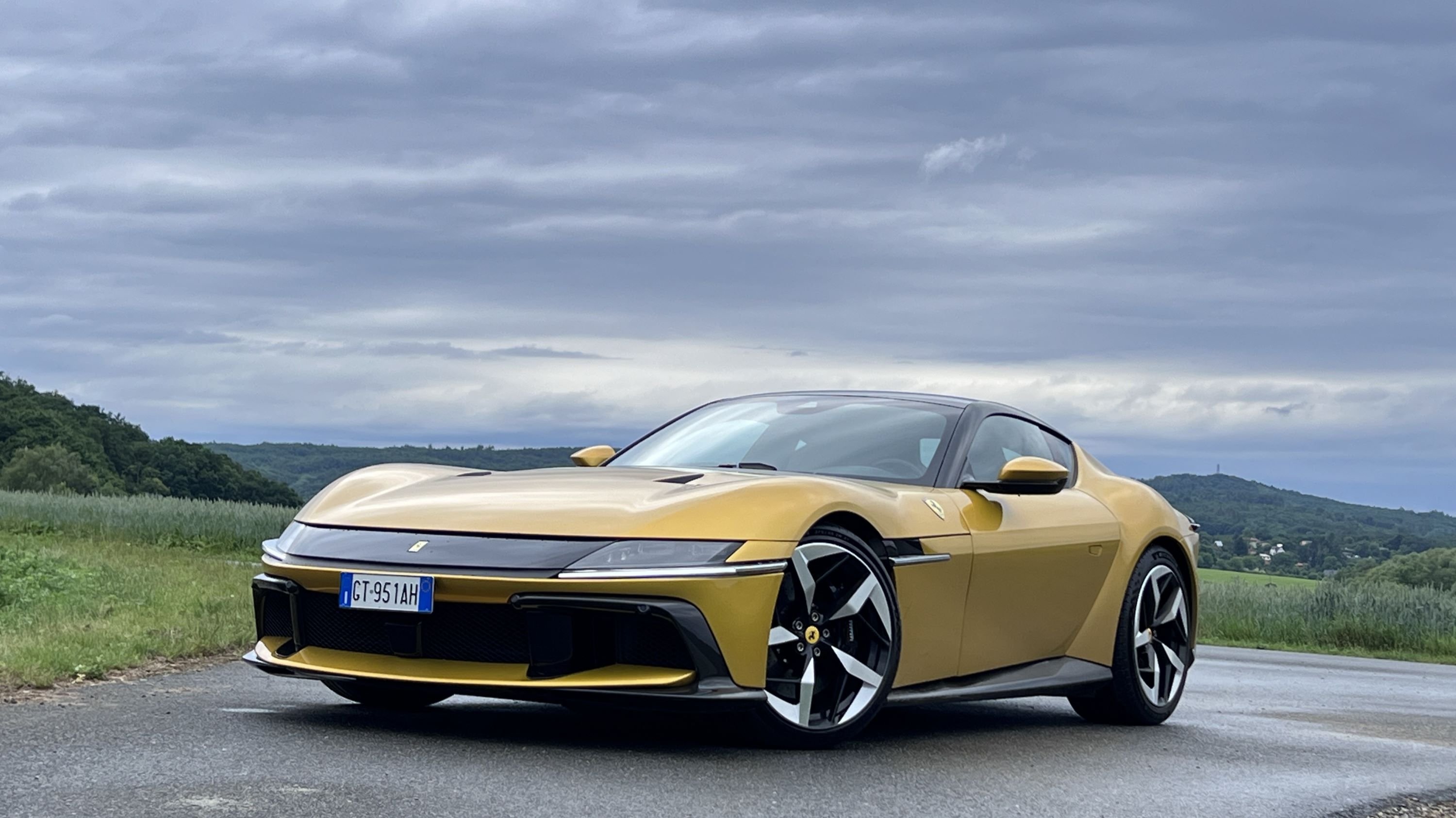 Polacy rejestrują nowe Ferrari średnio co cztery dni, a Rolls-Royce'a ...
