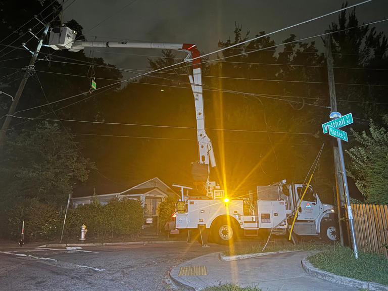 Large tree down, power outages reported across northeast Atlanta