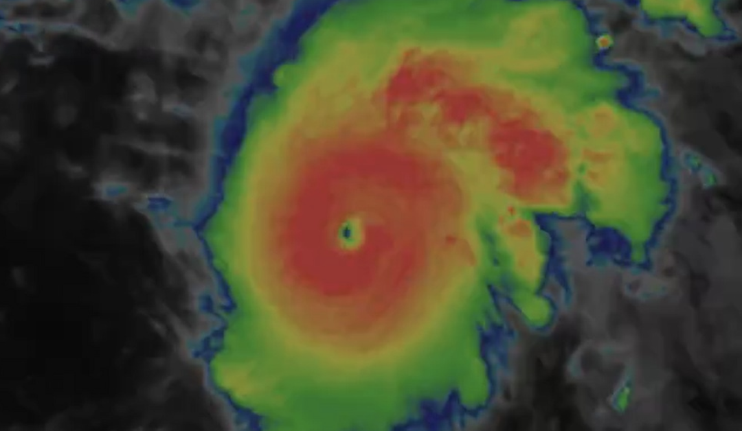 Hurricane Iona Intensifies With 125 MPH Winds South of Hawaii