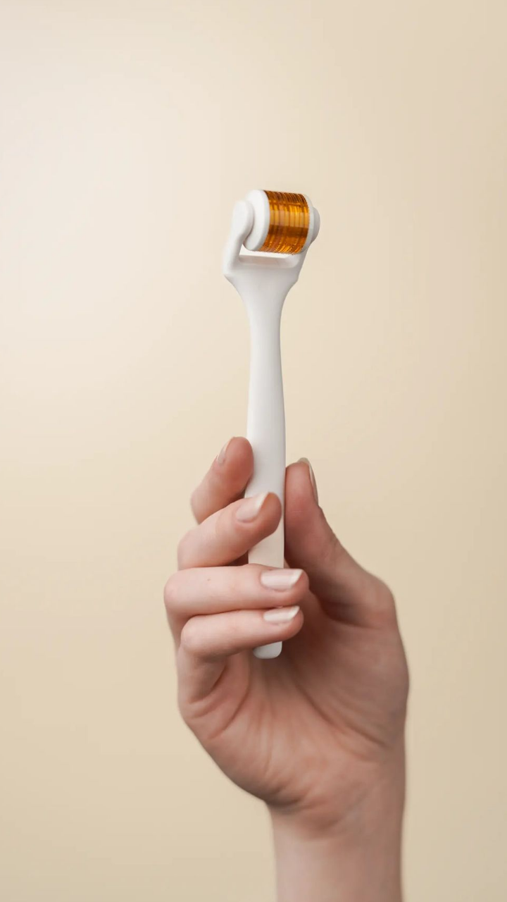 Know the pros and cons of using derma rollers for faster hair growth