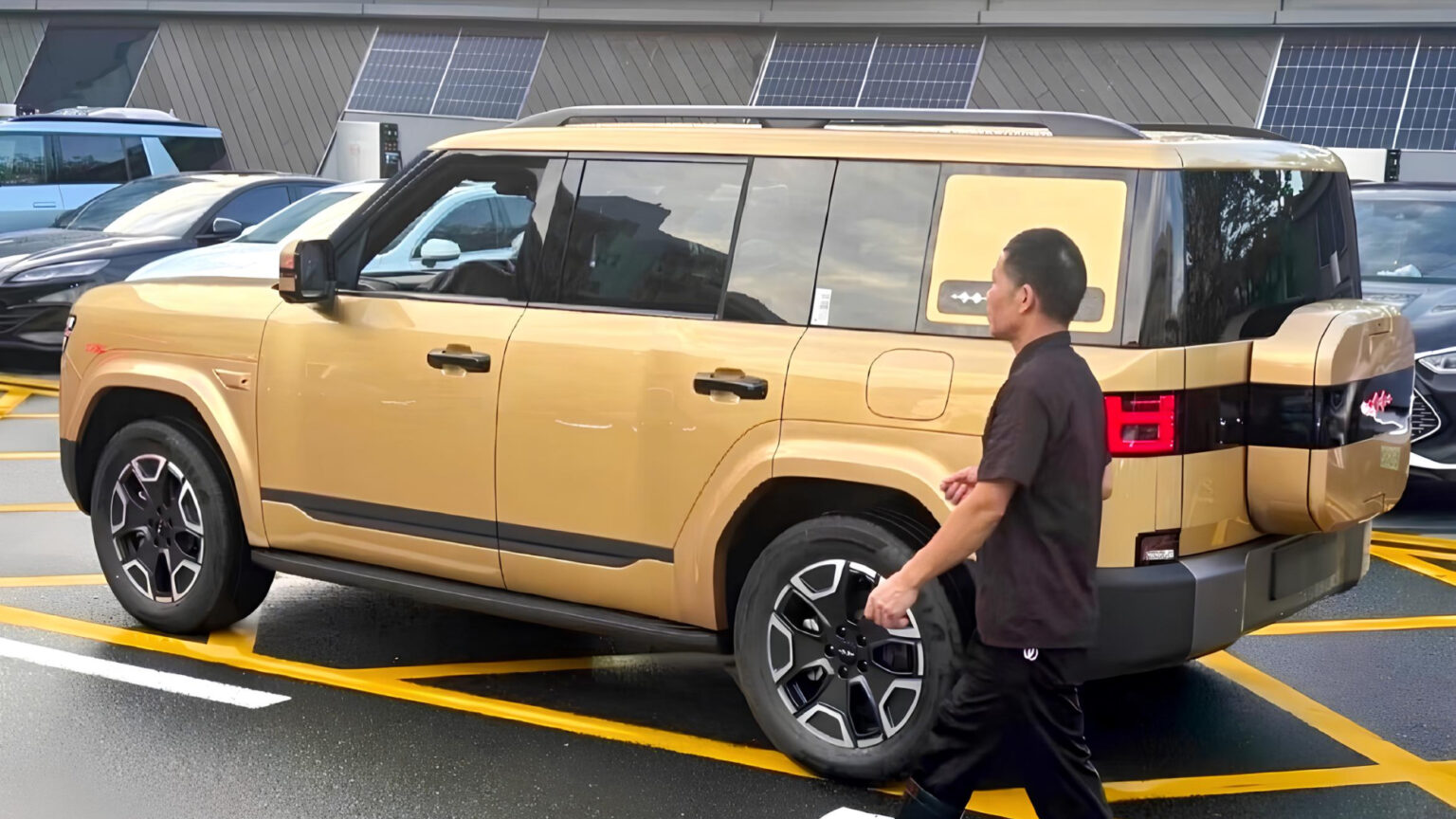 China’s Answer to the Defender? BYD’s Ti7 Hybrid SUV Could Be the ...