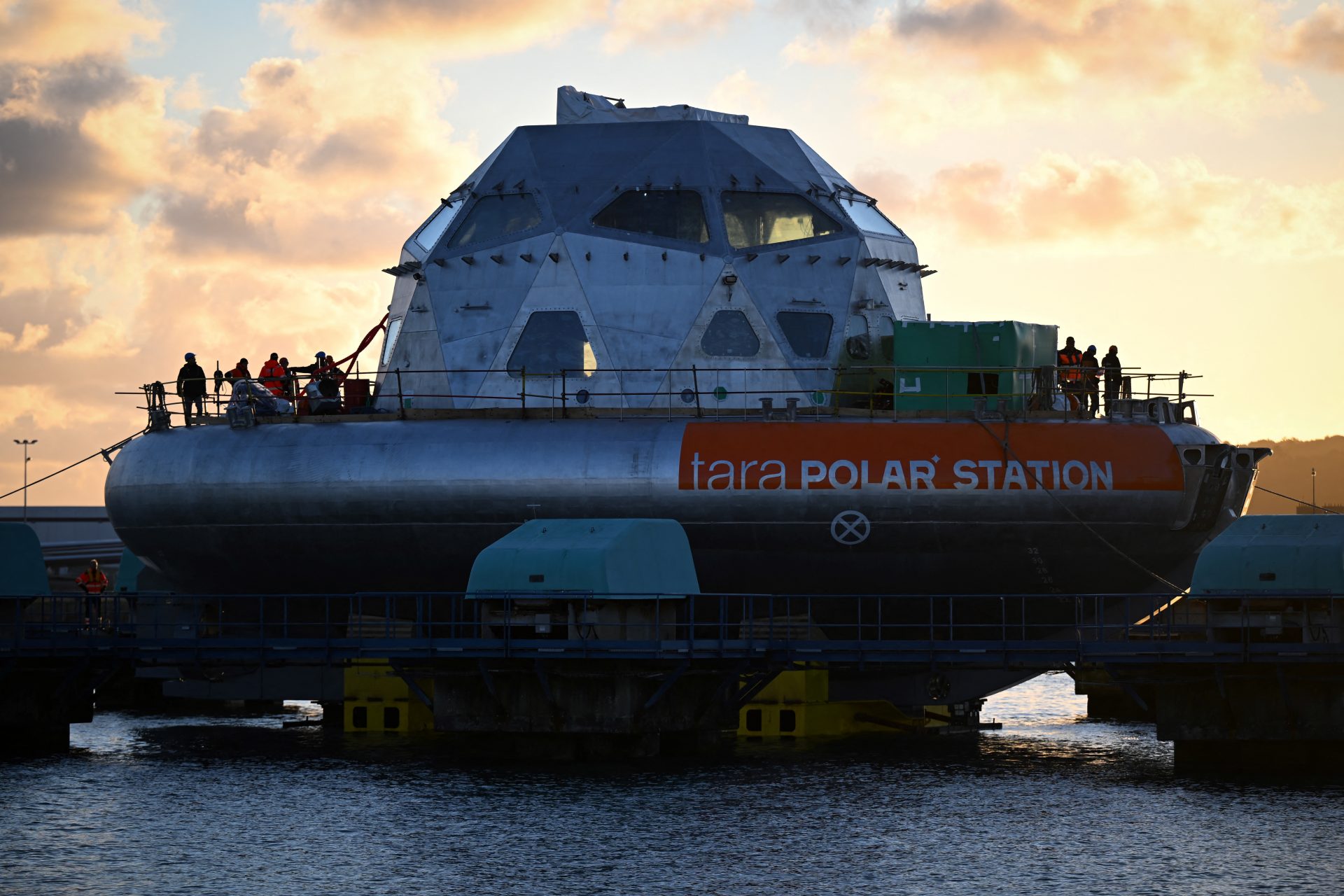 Tara Polar Station: the international mobile facility that will study ...